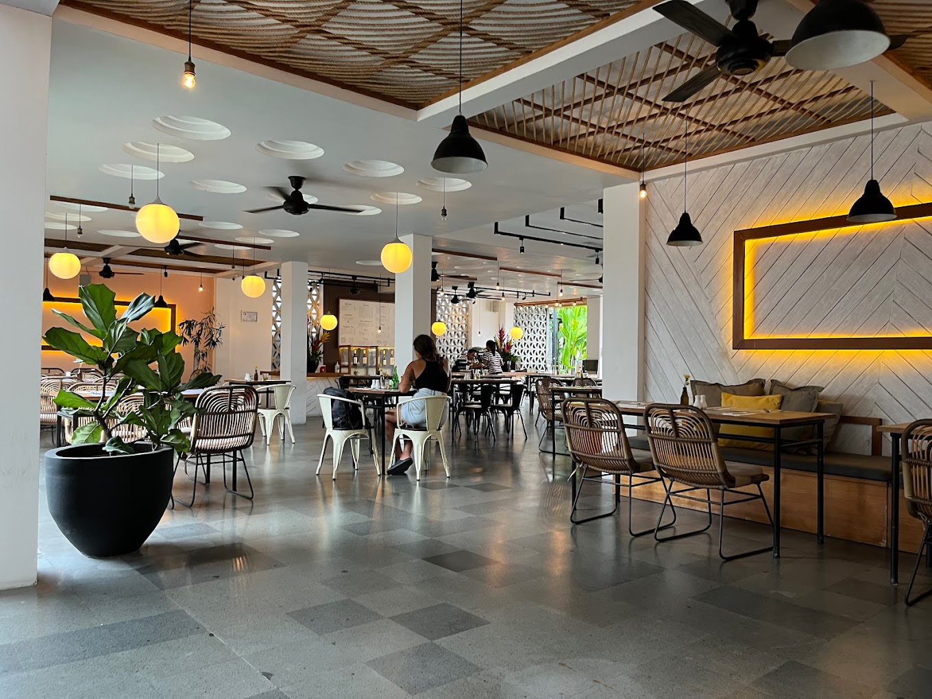 12 Rekomendasi Restoran dan Cafe Instagramable di Canggu - SOBAT JALAN