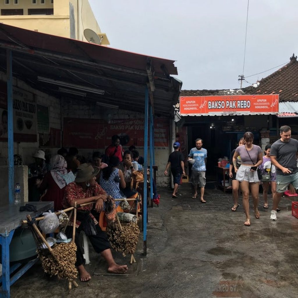 10 Tempat Makan Halal di Bali Terbaik yang Wajib Dicoba - SOBAT JALAN